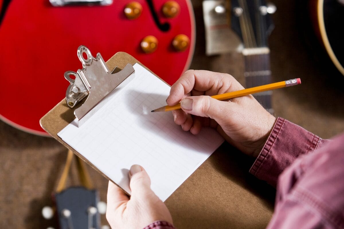 A guide to music internships in the UK - Unifresher